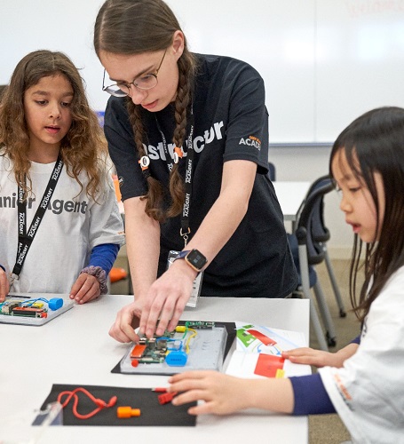 Best Buy returns to its girls-only roots for first 2020 Geek Squad ...